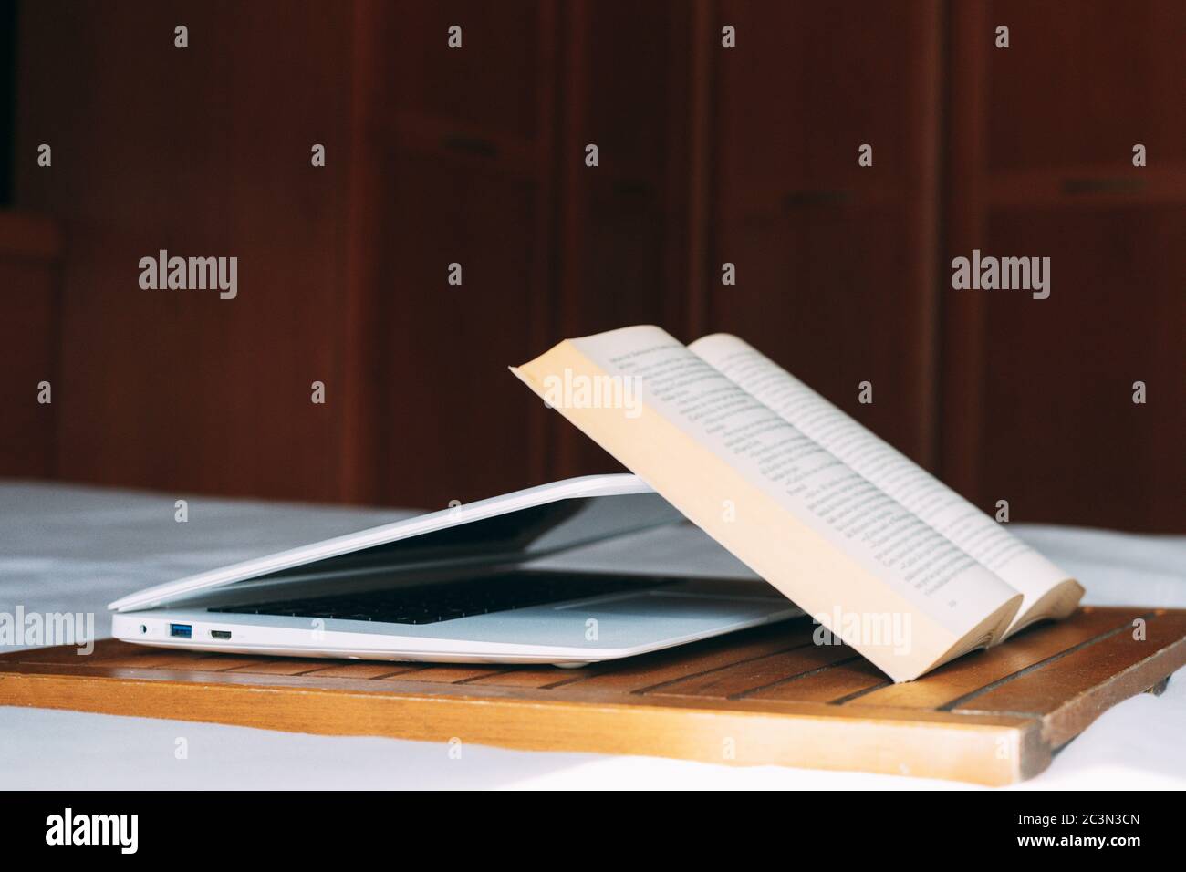 Half open book hi-res stock photography and images - Alamy