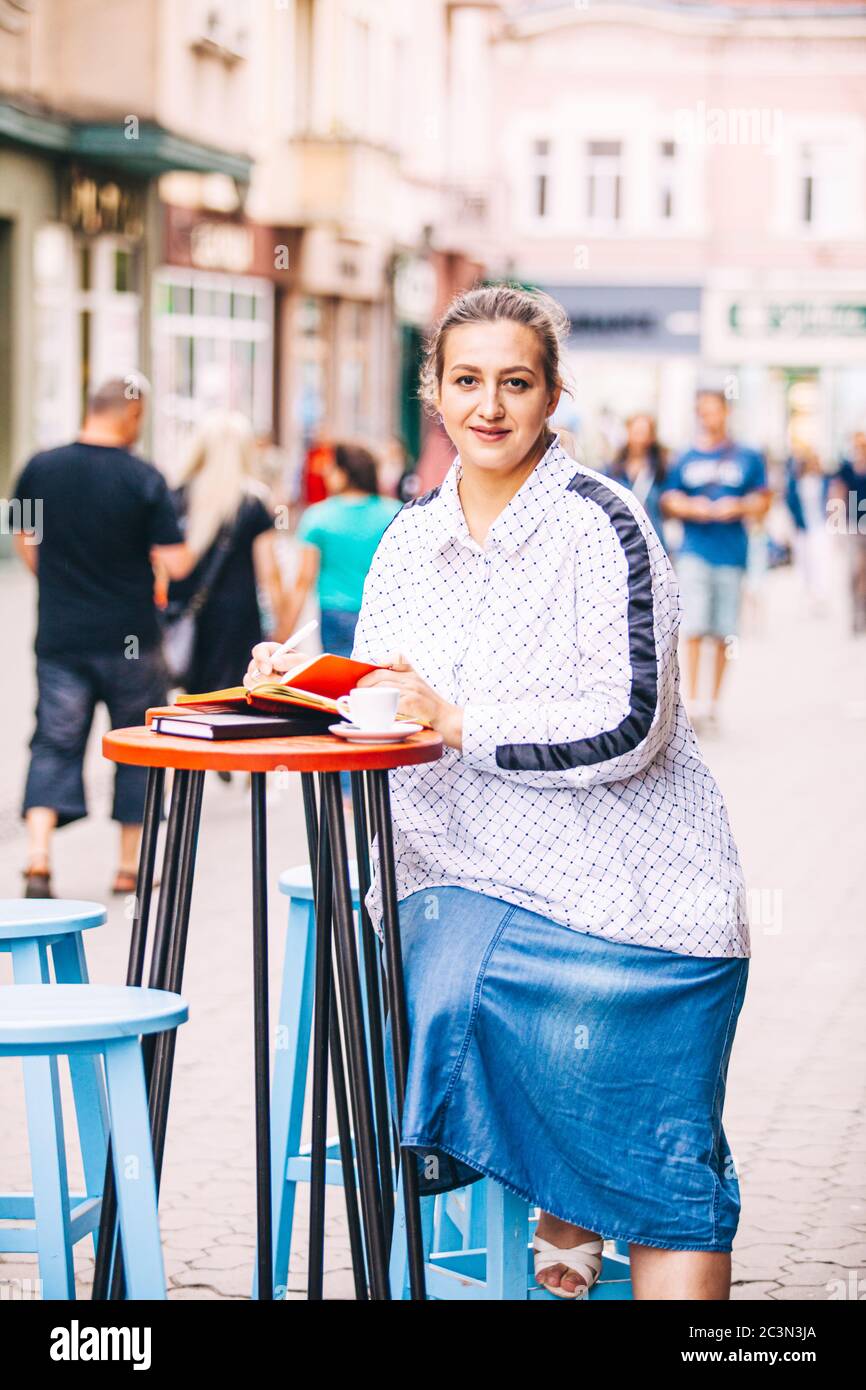Young business lady in the street cafe Stock Photo - Alamy