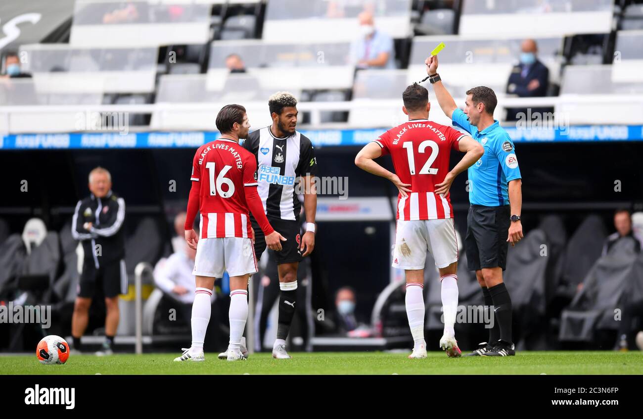 Soccer yelow card hi-res stock photography and images - Alamy