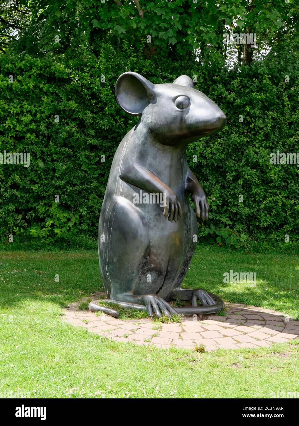 Monument to a Mouse, sculpture of a mouse on Poets Path by Kenny Hunter ...