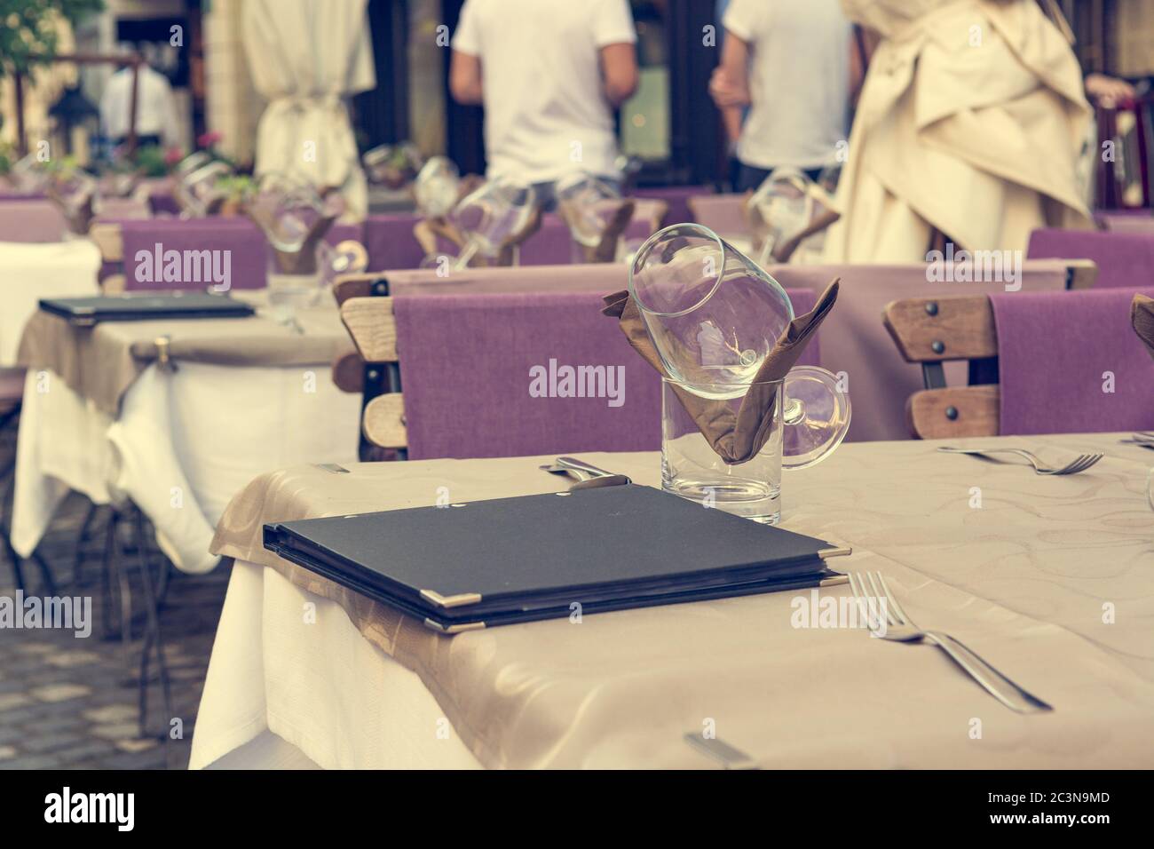 Waiting to dine hi-res stock photography and images - Alamy