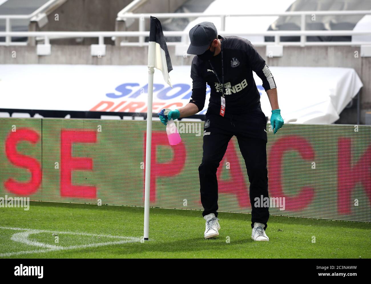 James spray hi-res stock photography and images - Alamy