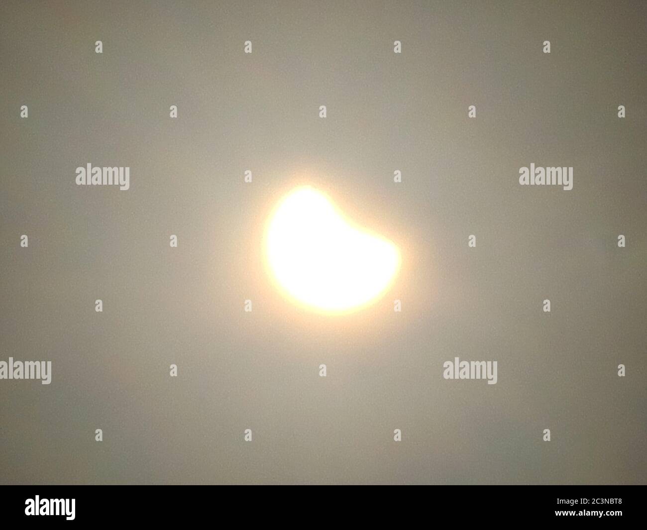 Manila, Philippines. 21st June, 2020. Solar eclipse spectators at ...