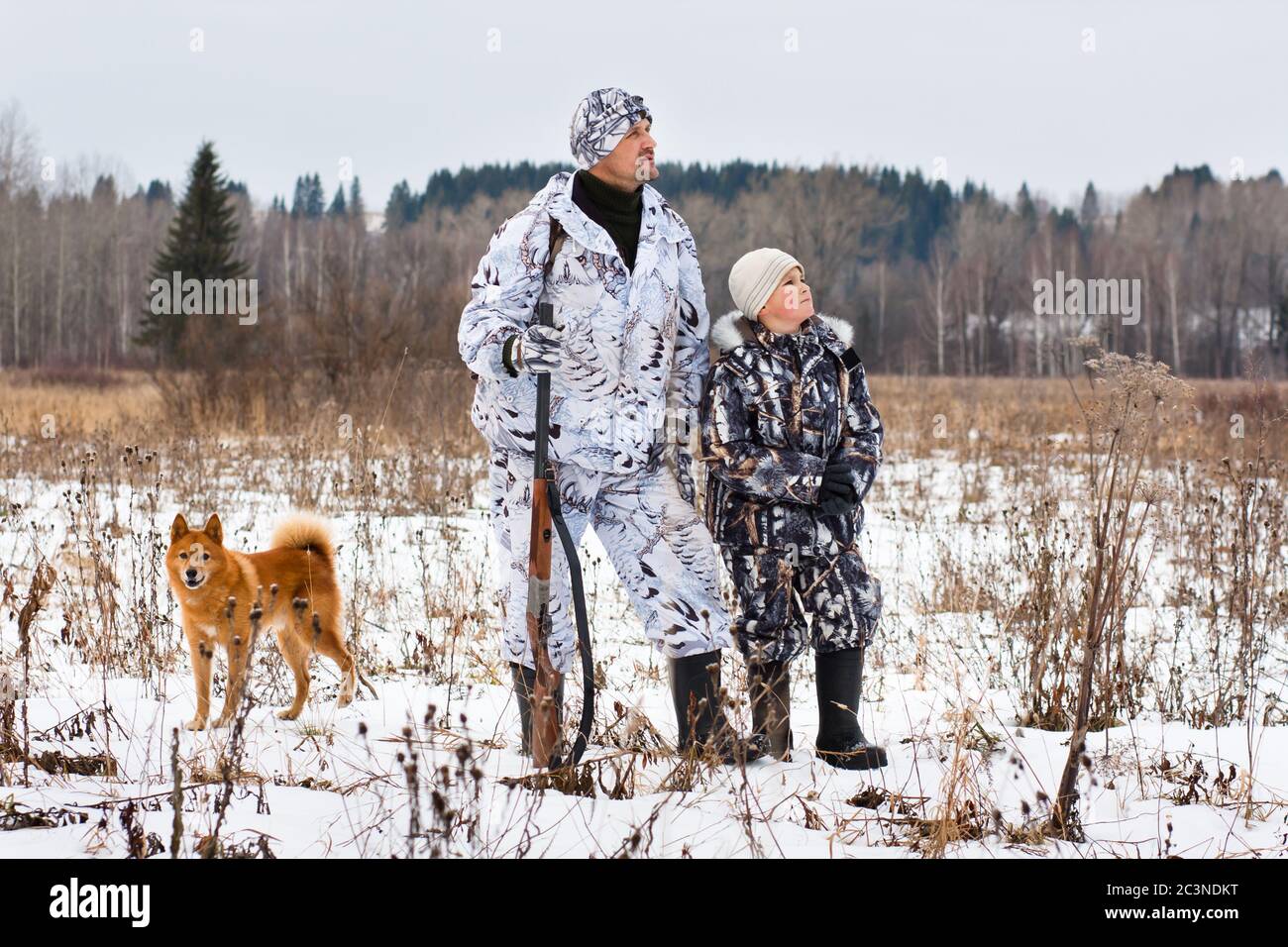 Snowy camouflage hi-res stock photography and images - Alamy