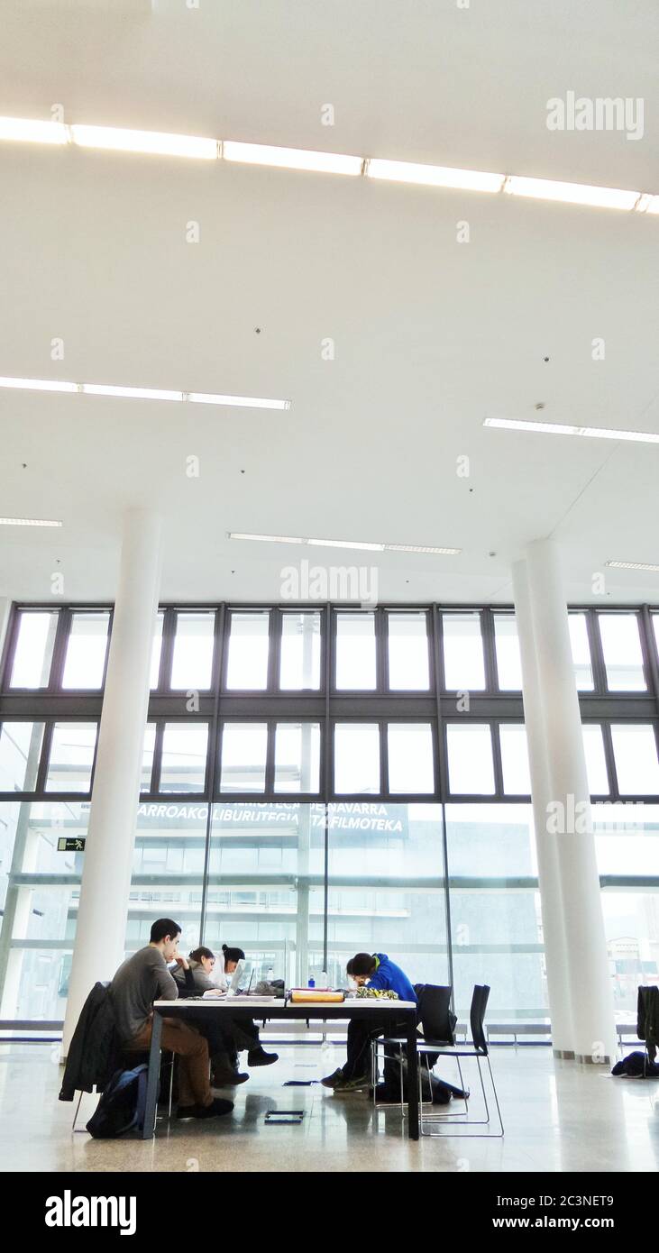 High school students library hi-res stock photography and images - Alamy