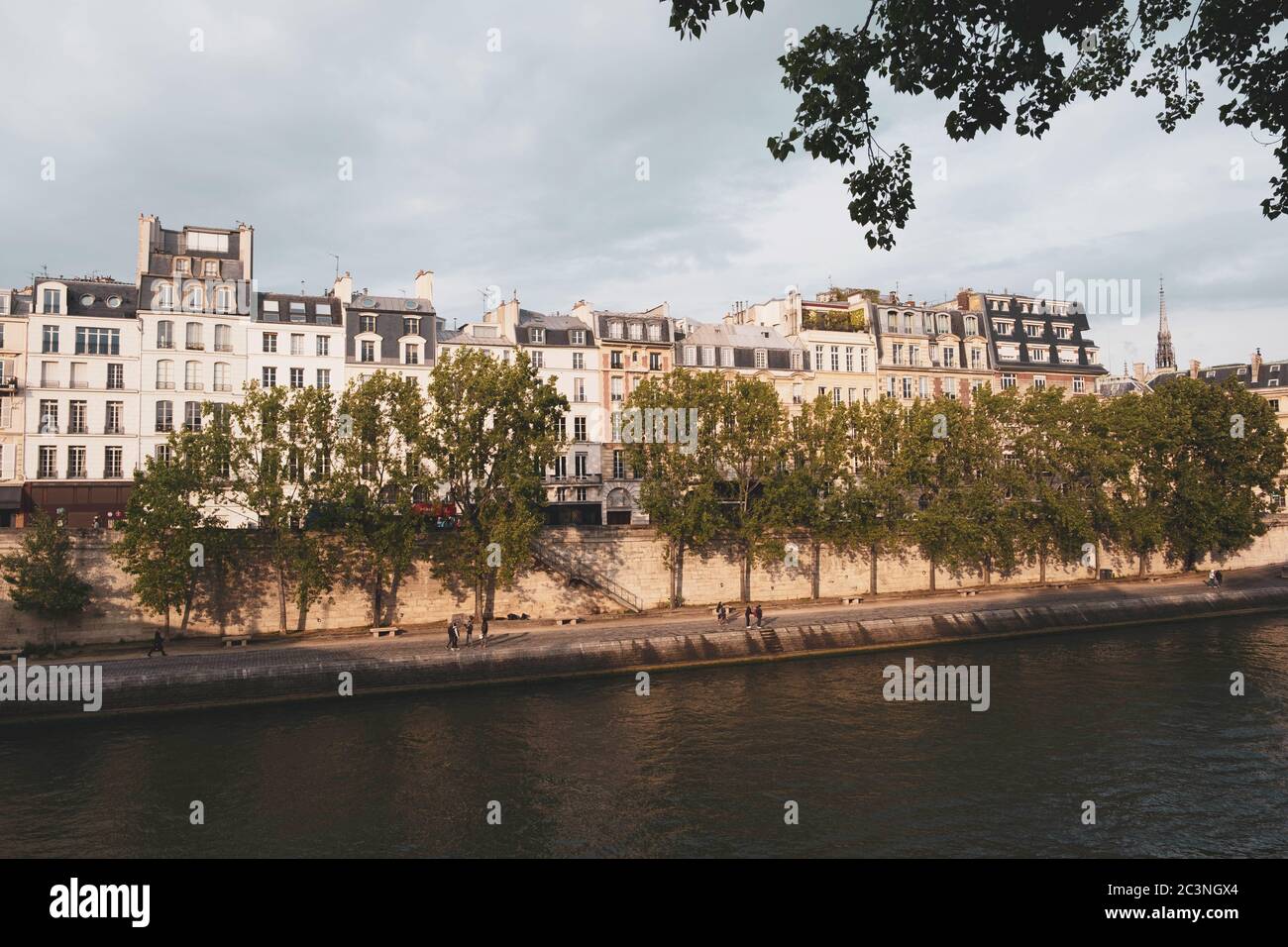 Pretty paris buildings hi-res stock photography and images - Alamy