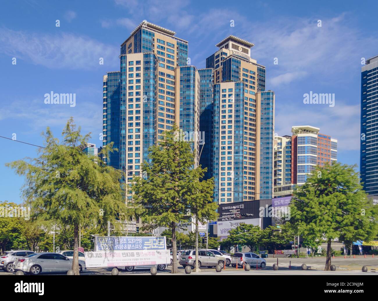 Korean apartment building hi-res stock photography and images - Alamy