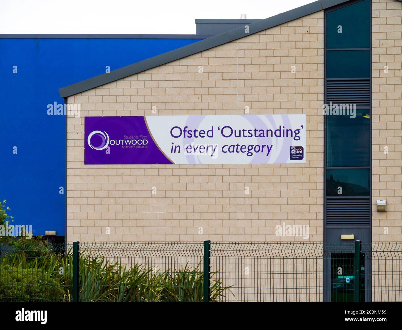Ofsted outstanding school banner hi-res stock photography and images ...