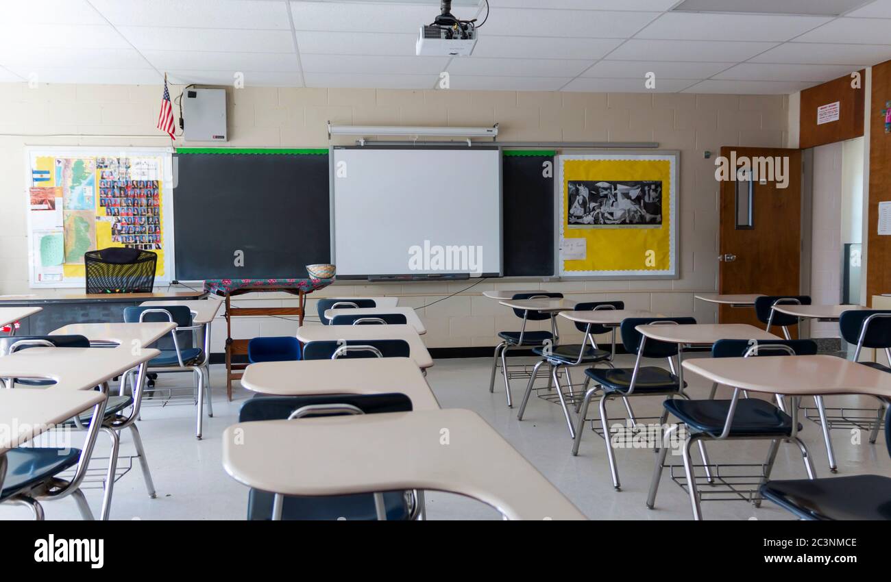 Empty classroom and computer hi-res stock photography and images - Alamy