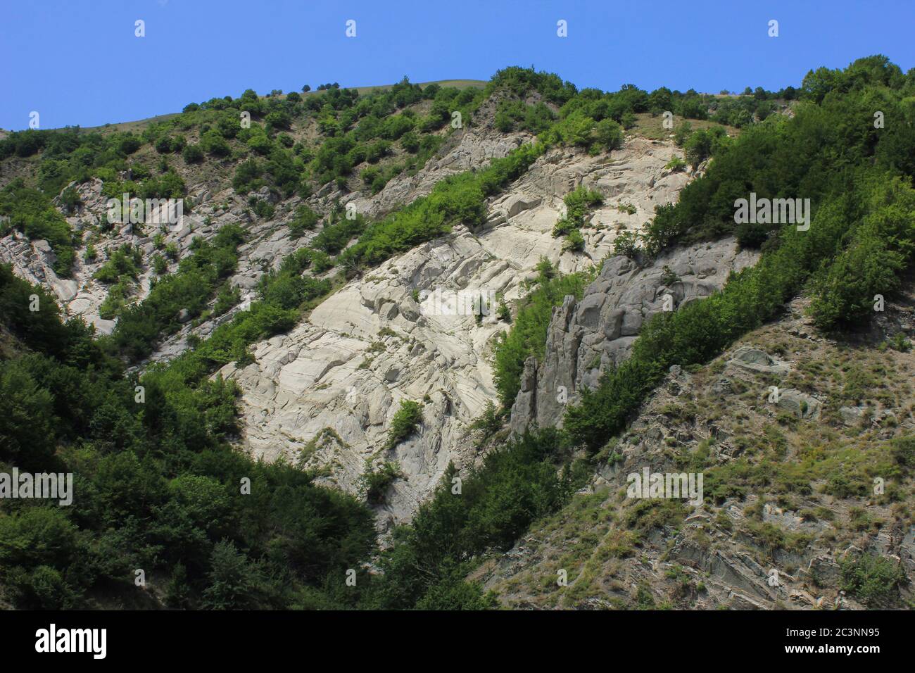 Dark cliffs hi-res stock photography and images - Alamy