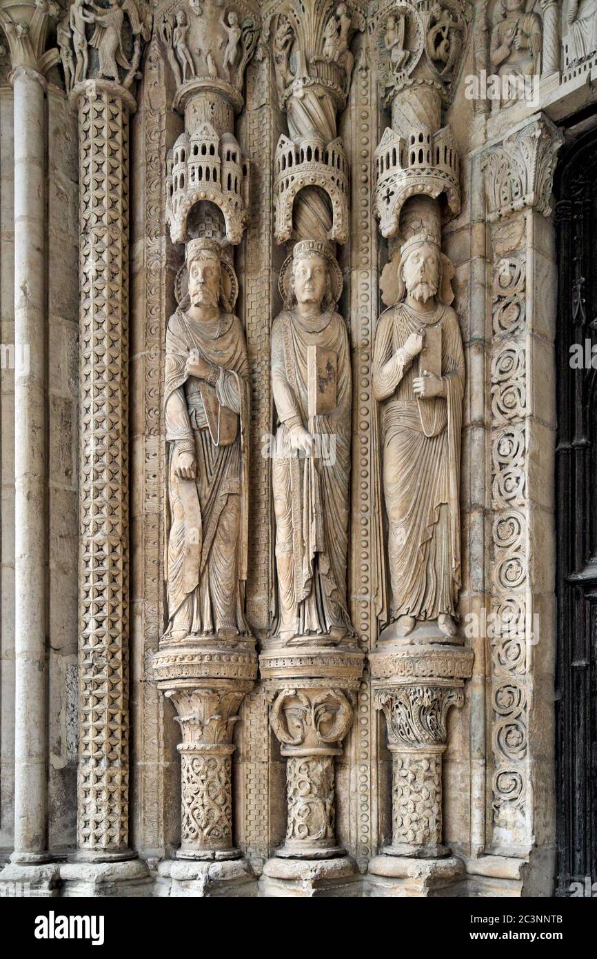 Gothic sculptures hi-res stock photography and images - Alamy