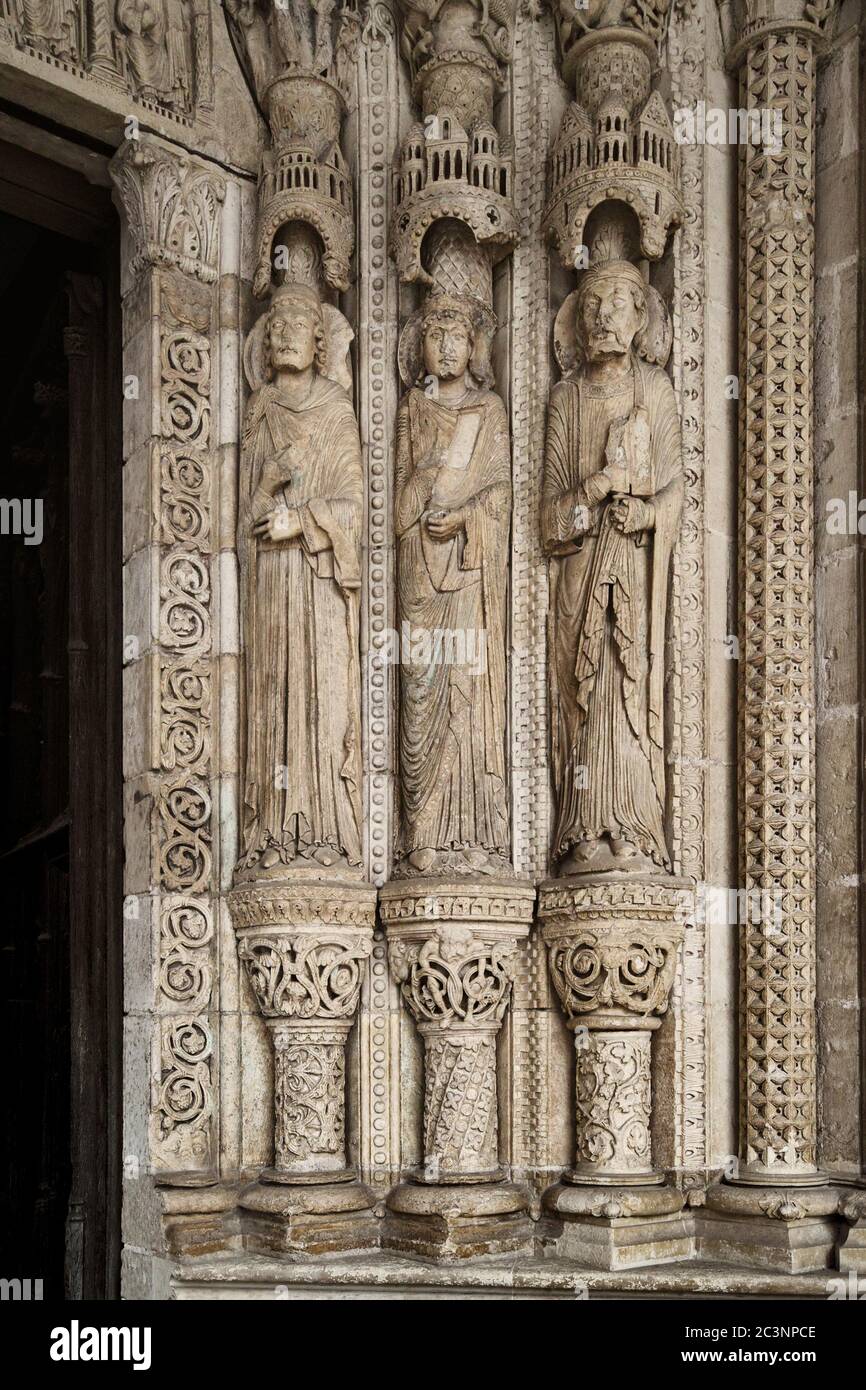 Gothic sculptures hi-res stock photography and images - Alamy