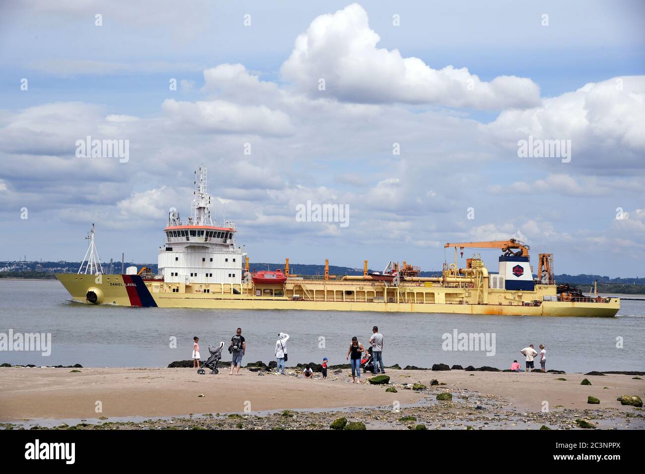 Suction hopper dredger Daniel Laval - Plage du Butin - Honfleur ...