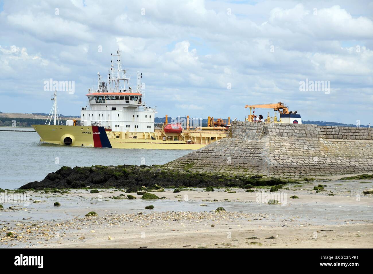 Suction hopper dredger Daniel Laval - Plage du Butin - Honfleur ...