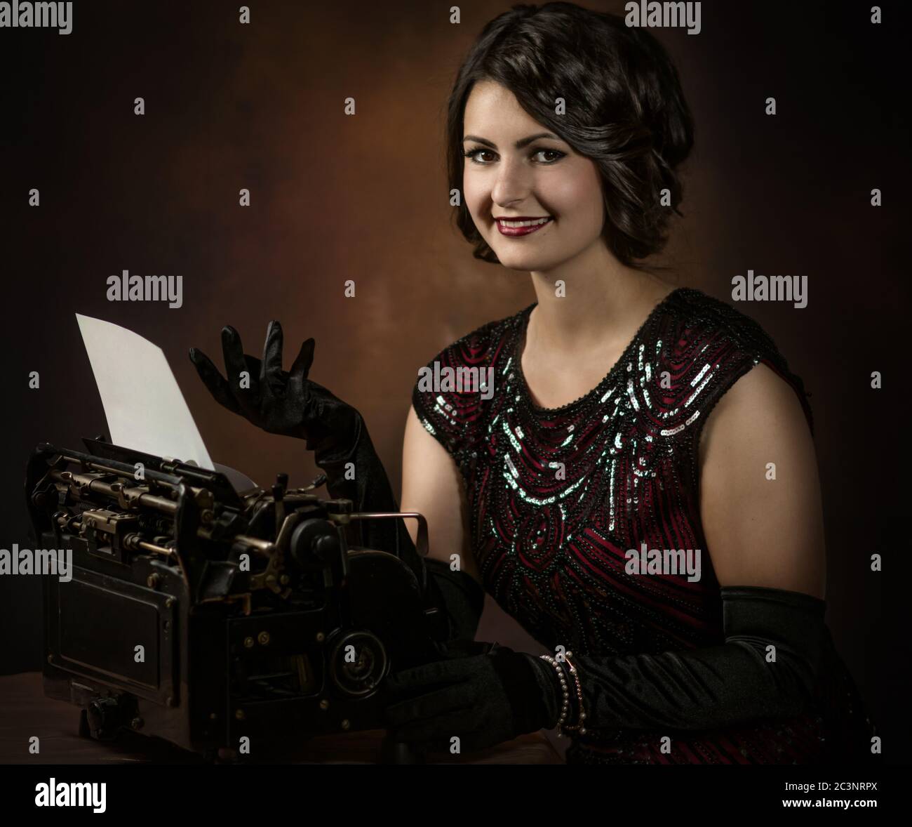 Woman typewriter 1930s hi-res stock photography and images - Alamy