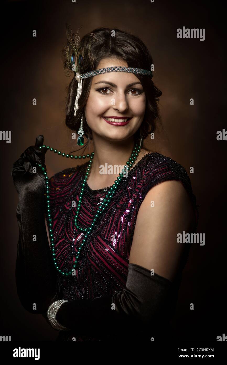 Old lady elegant hi-res stock photography and images - Alamy