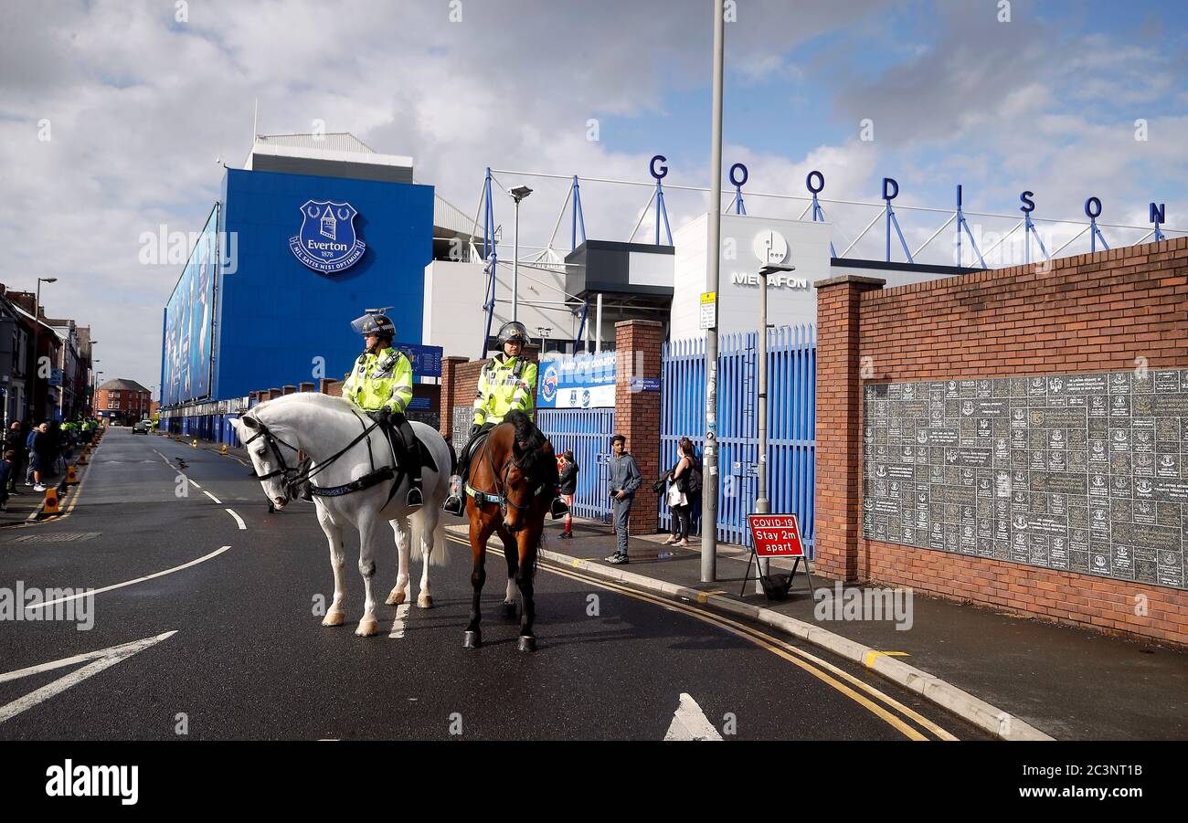 Mounted police presence outside goodison park ahead match hi-res stock ...