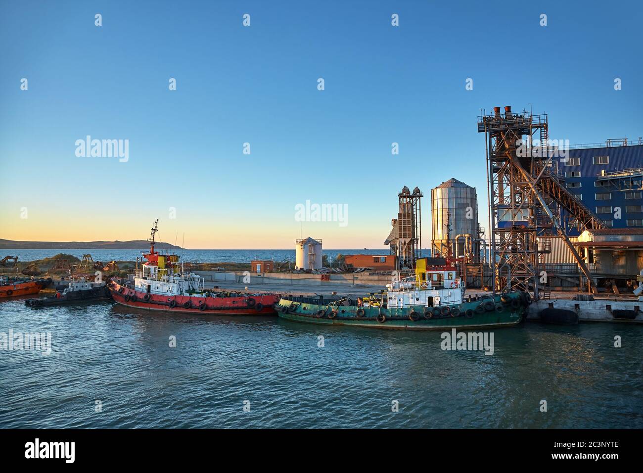 Cargo seaport hi-res stock photography and images - Alamy