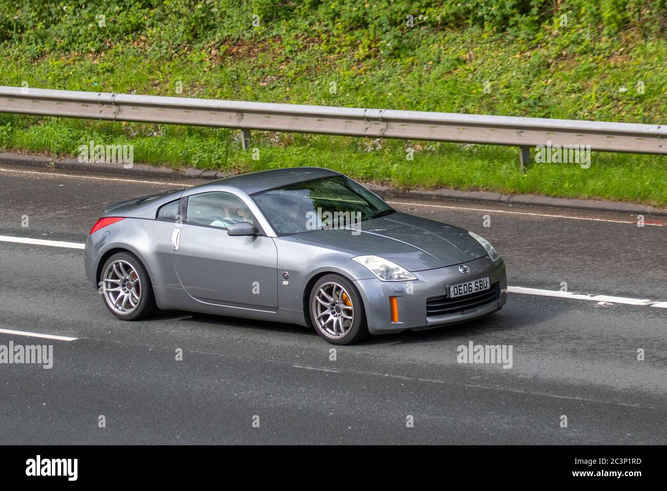 Coche Z 350 A Nissan 350Z [Fairlady Z Z33”] Sports Car Travelling