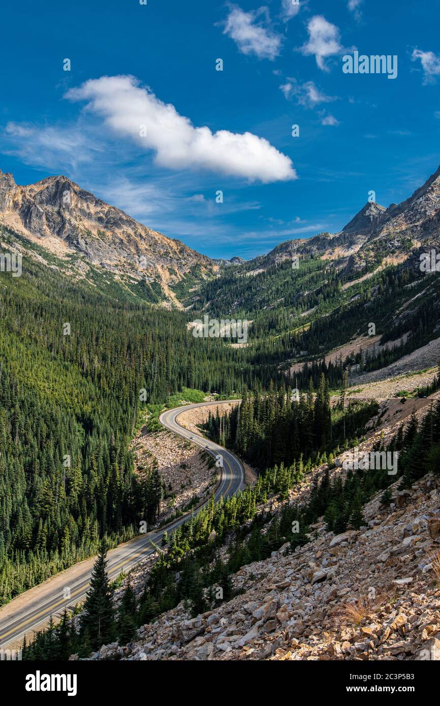 Wallpaper mountain hi-res stock photography and images - Alamy