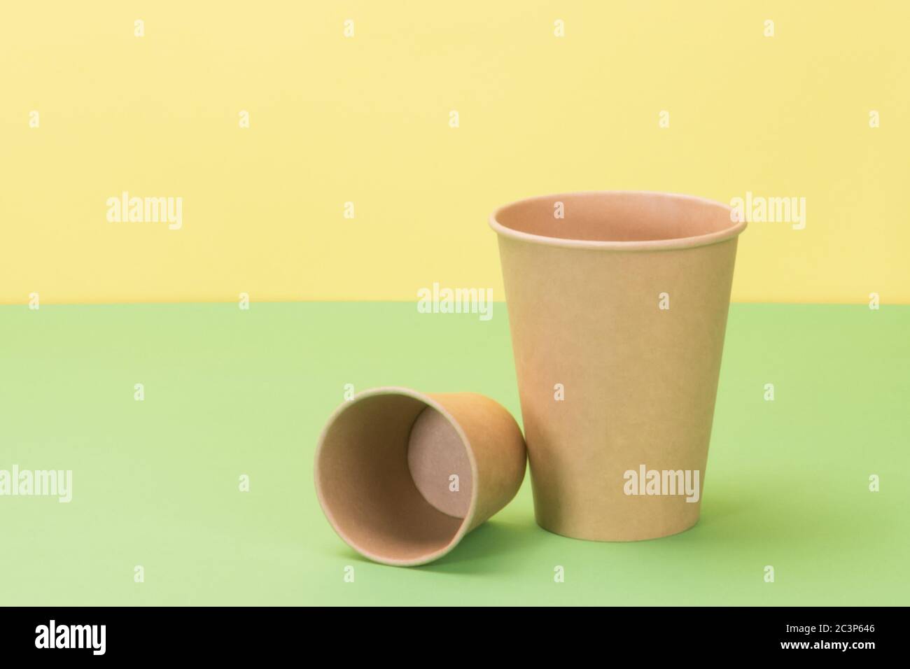 Catering and street fast food paper cups Stock Photo - Alamy