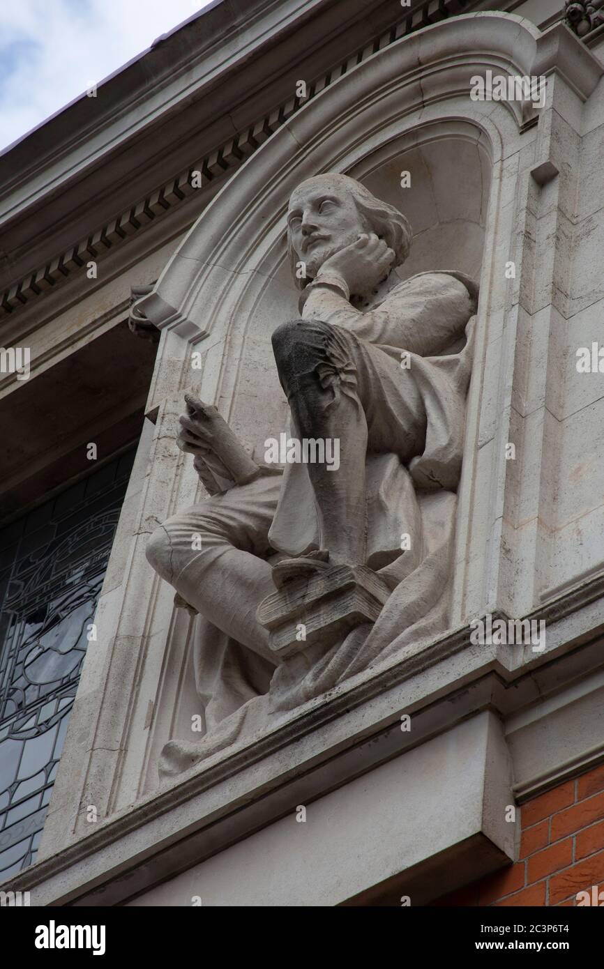 Statue of William Shakespeare, Hammersmith library London. Built in ...