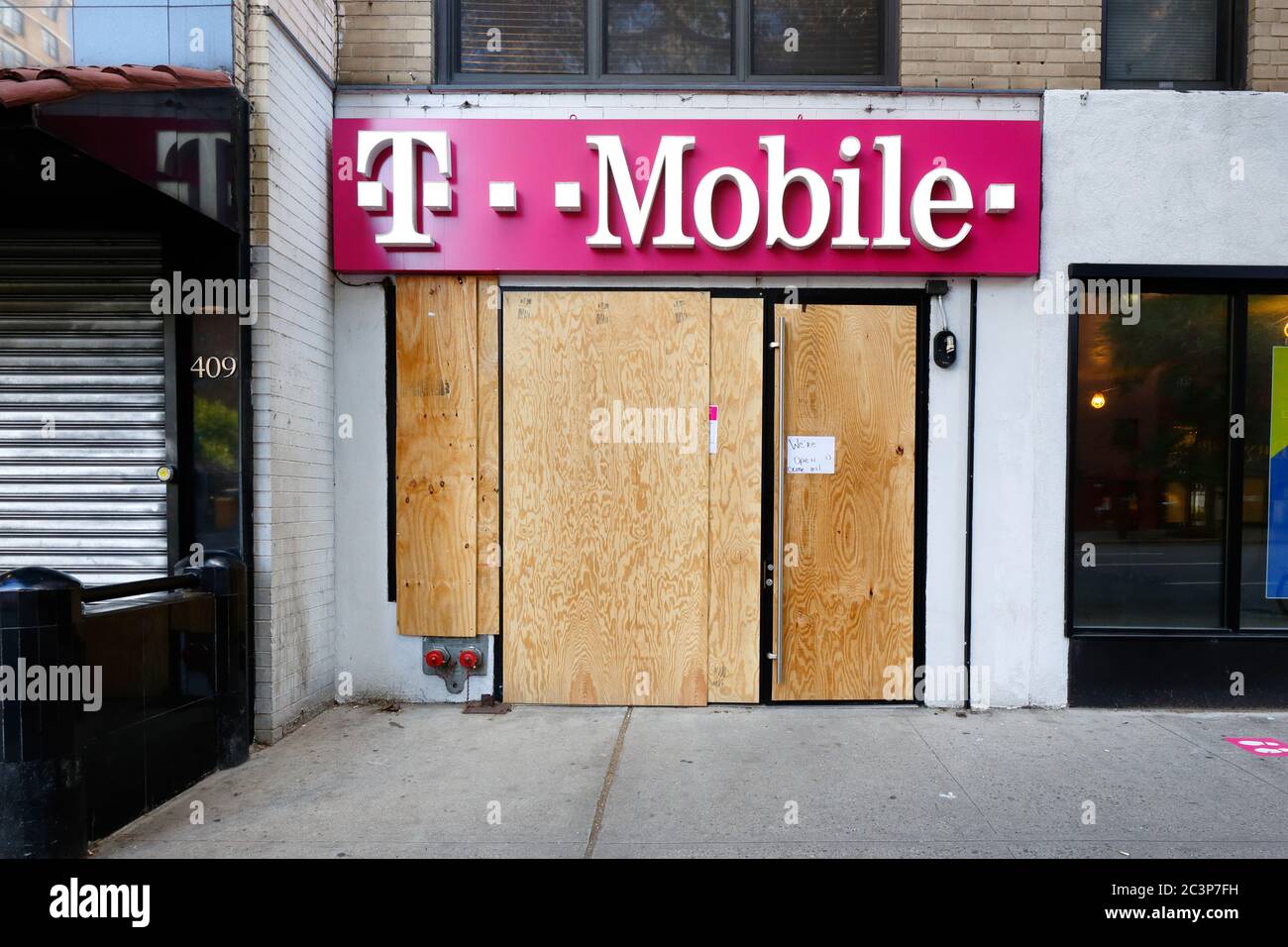 Boarded up storefront hi-res stock photography and images - Alamy
