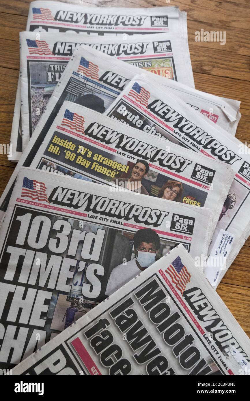 Tabloid newspapers hi-res stock photography and images - Alamy