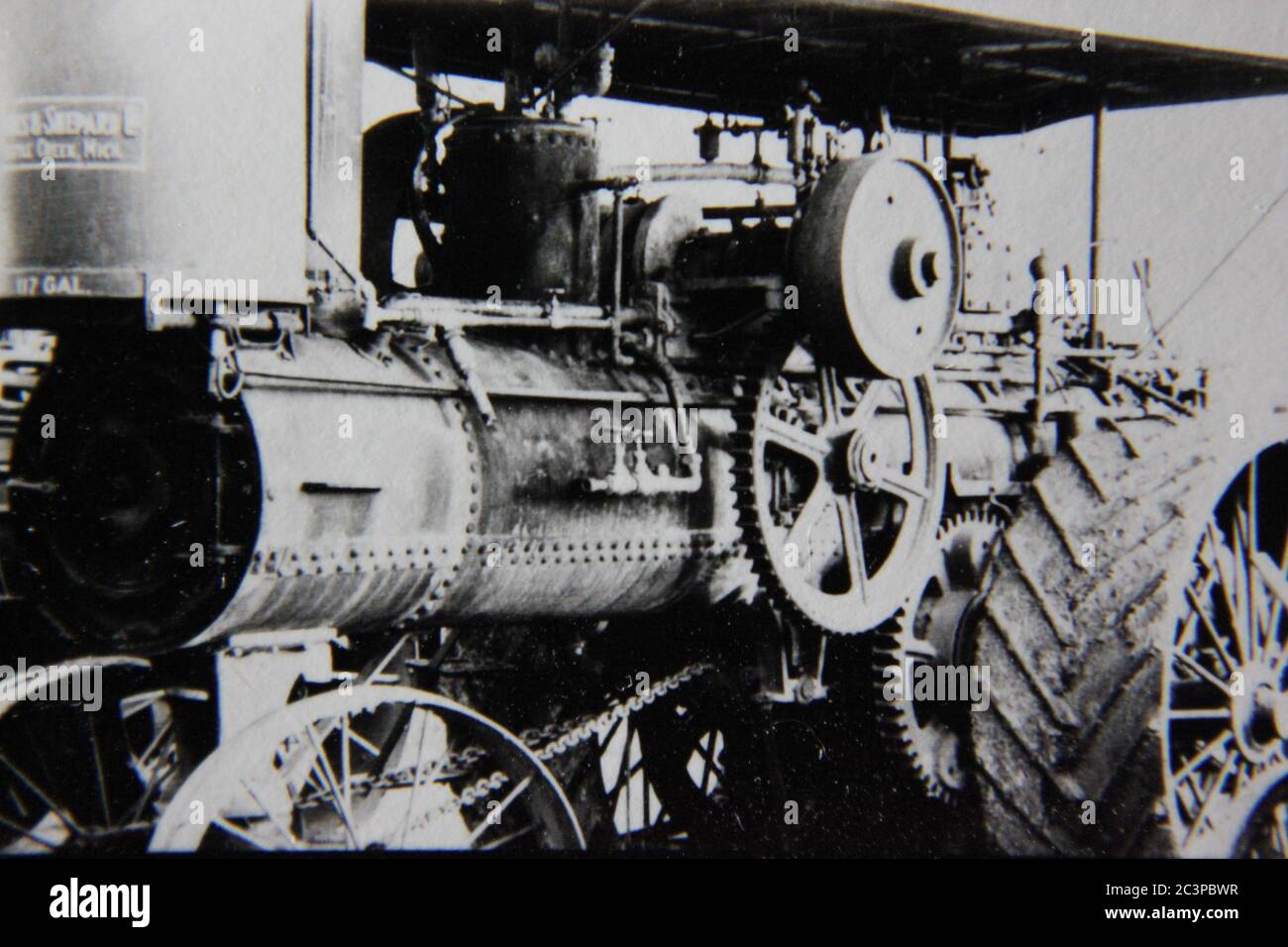 Heavy lifting 70s hi-res stock photography and images - Alamy