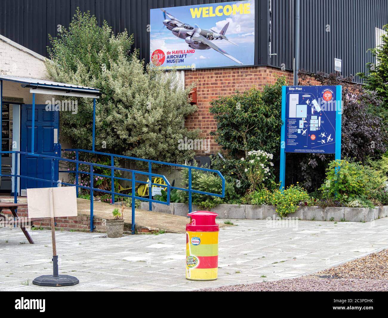 LONDON COLNEY, HERTFORDSHIRE, UK - `OCTOBER 04, 2019: Exterior view of ...