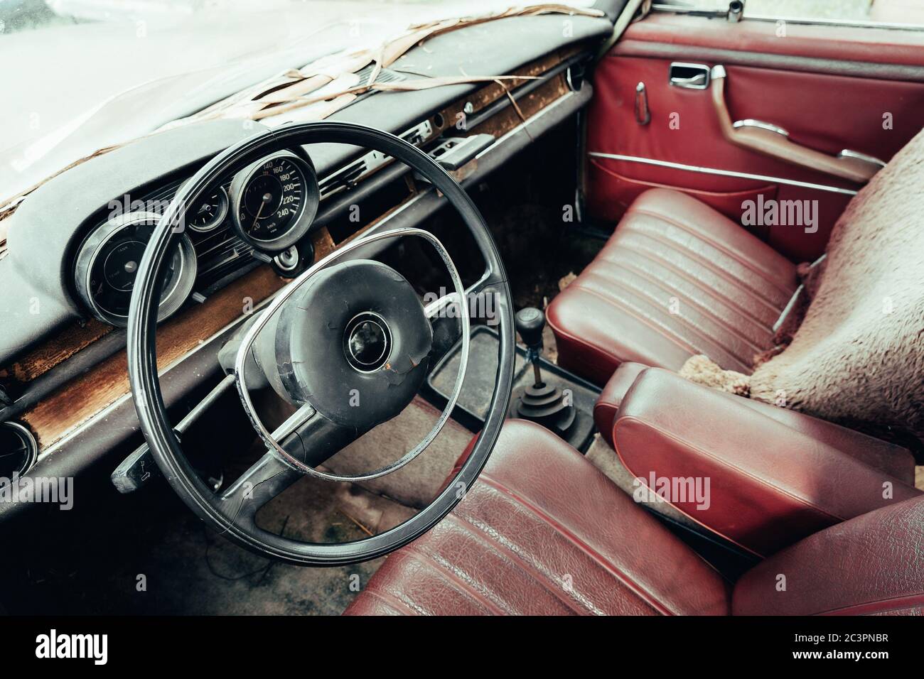Interior abandoned car abandoned hi-res stock photography and images ...