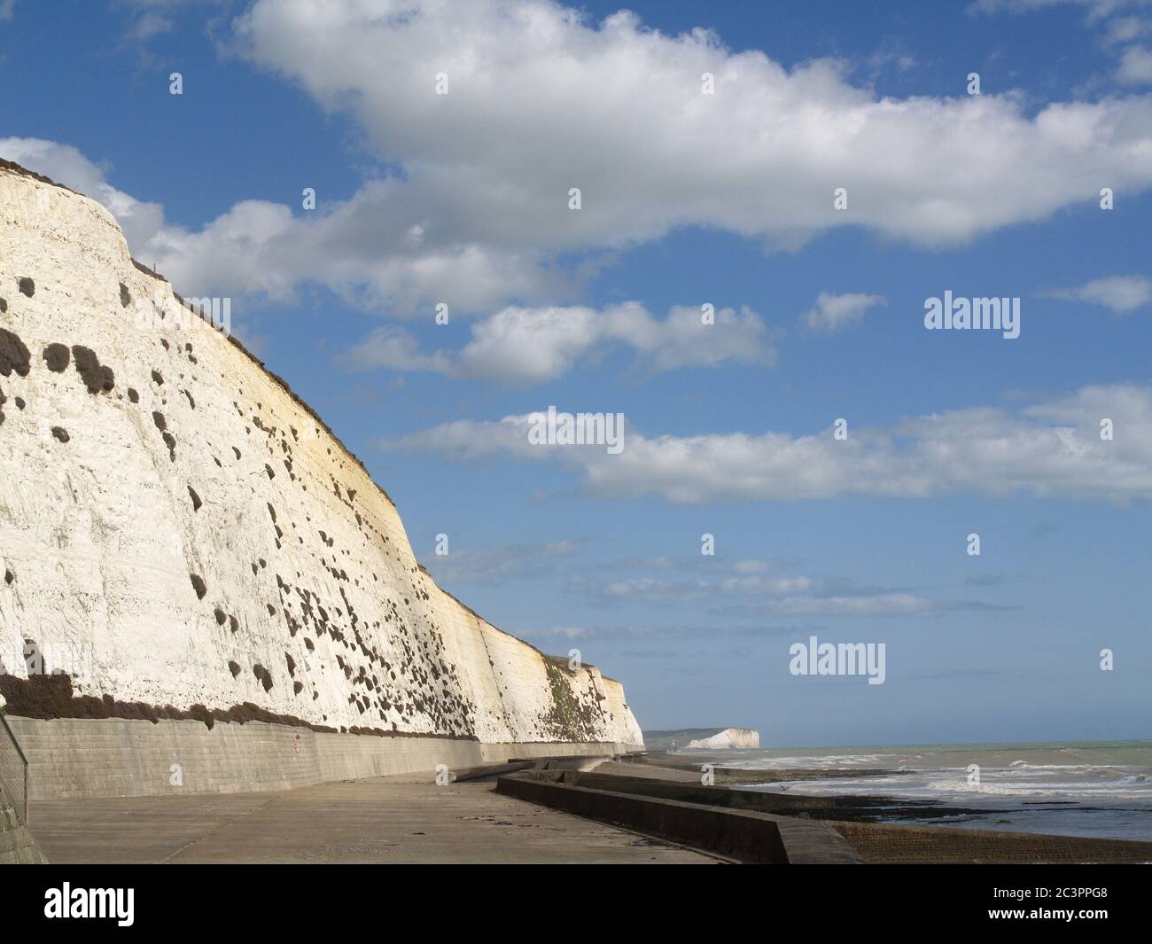 The white chalk cliffs at peacehaven hi-res stock photography and ...