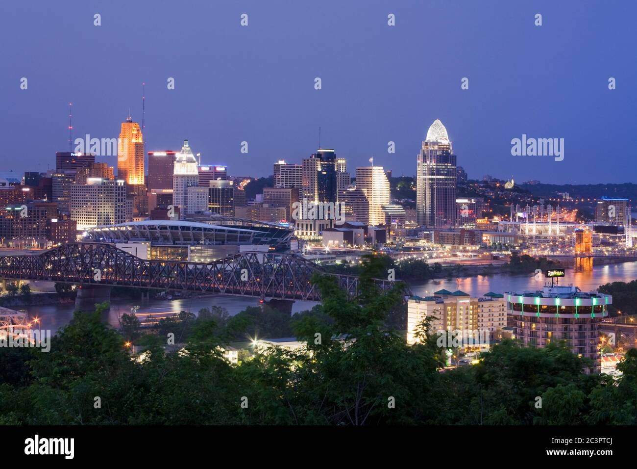 Cincinnati skyline & Ohio River, Ohio, USA Stock Photo - Alamy