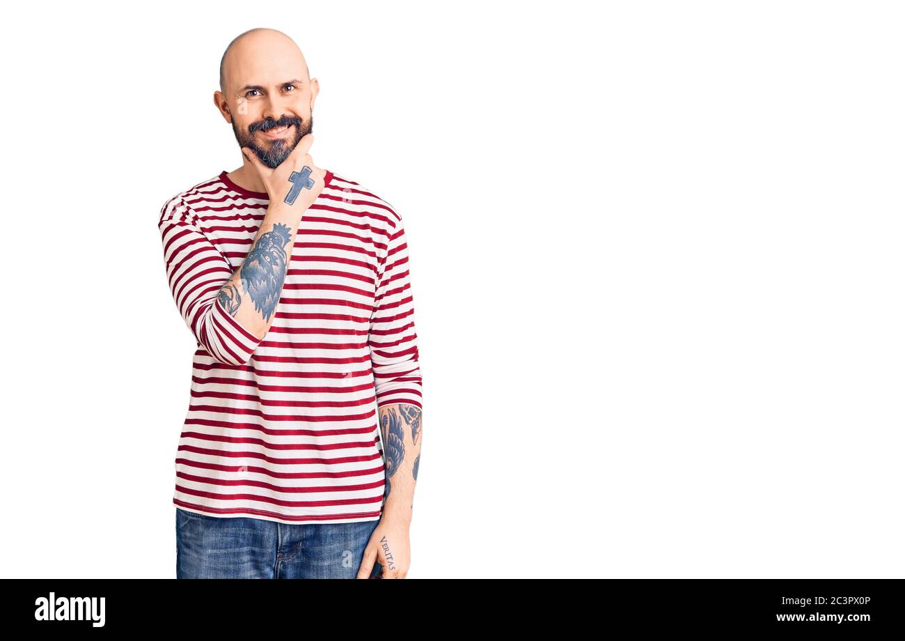 Young handsome man wearing casual clothes looking confident at the ...