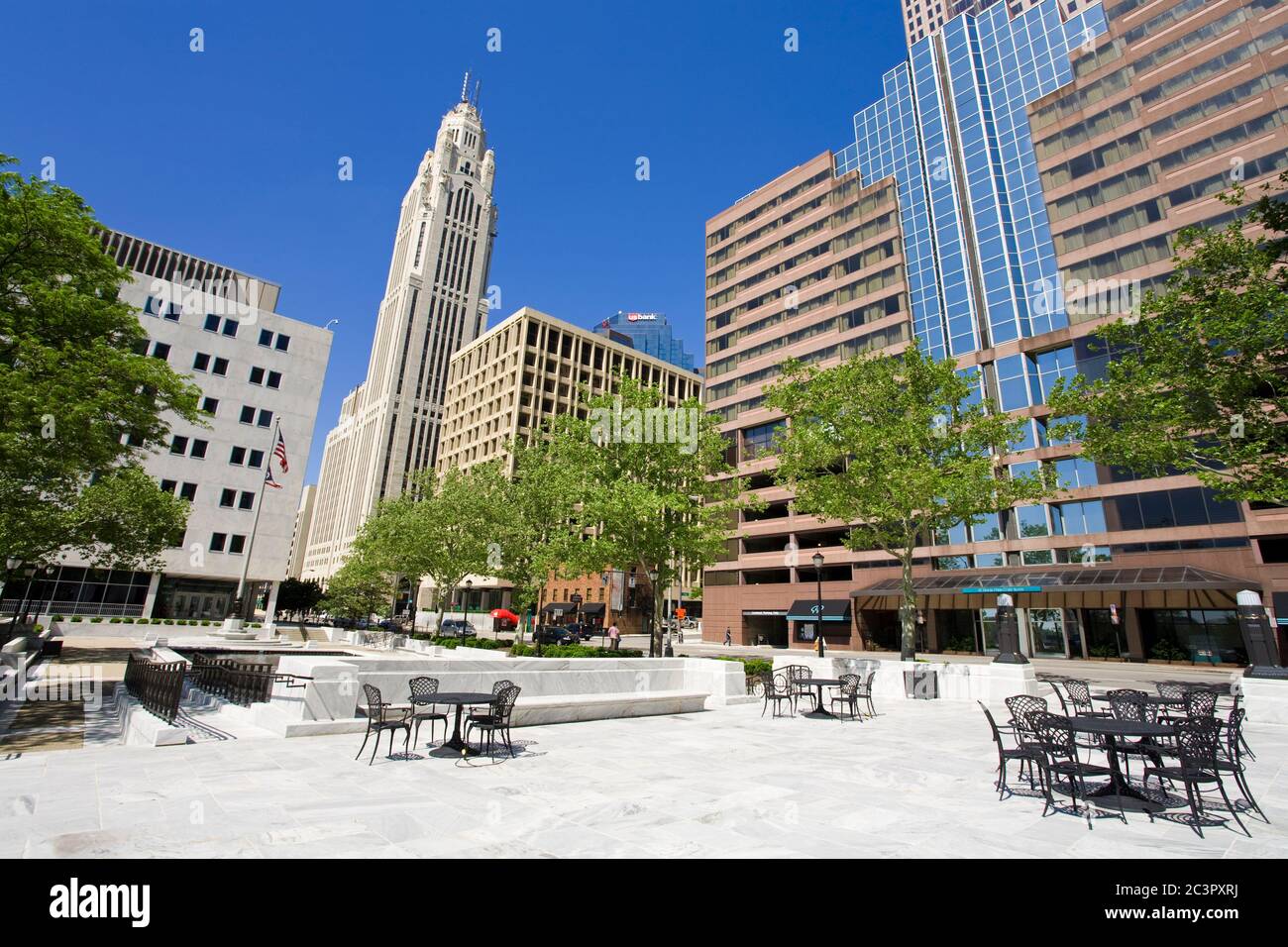 Center front hi-res stock photography and images - Alamy