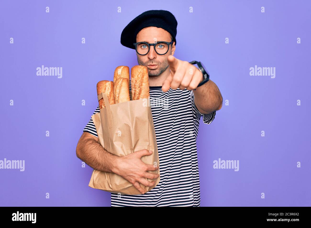 French man beret baguette hi-res stock photography and images - Alamy