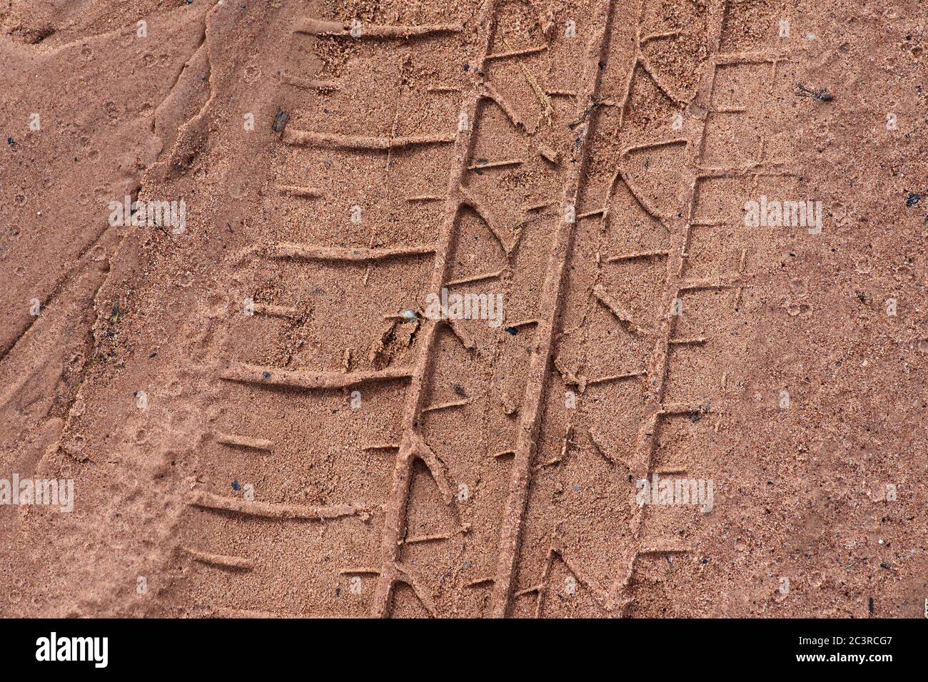 The wheel tracks of 4X4 vehicle on dirt Stock Photo - Alamy