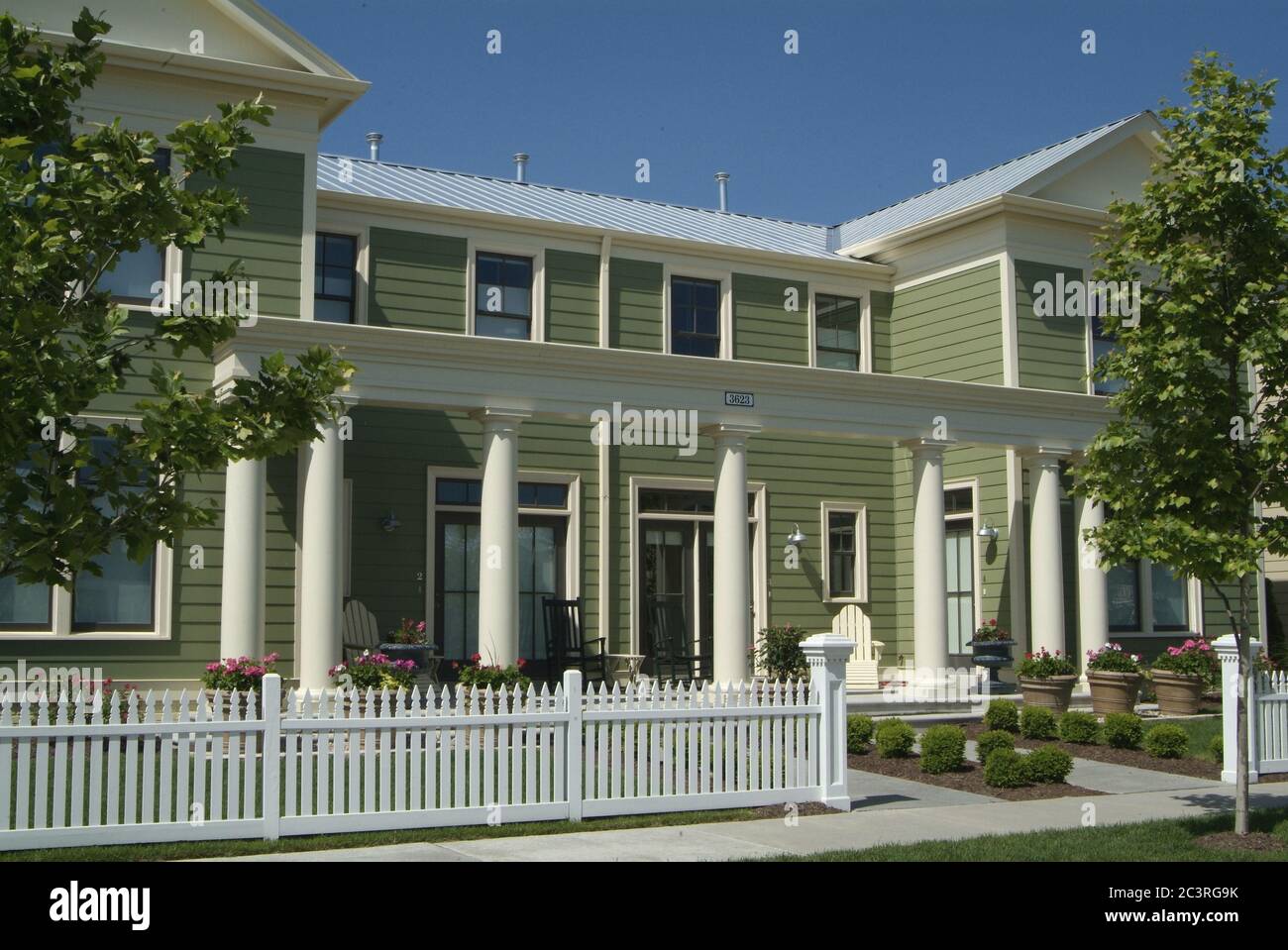 Two story fence hi-res stock photography and images - Alamy