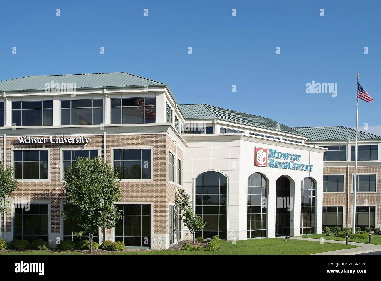 Three story office building hi-res stock photography and images - Alamy