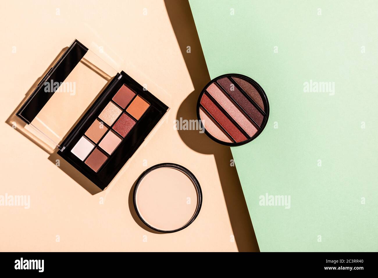 Blue palettes hi-res stock photography and images - Alamy