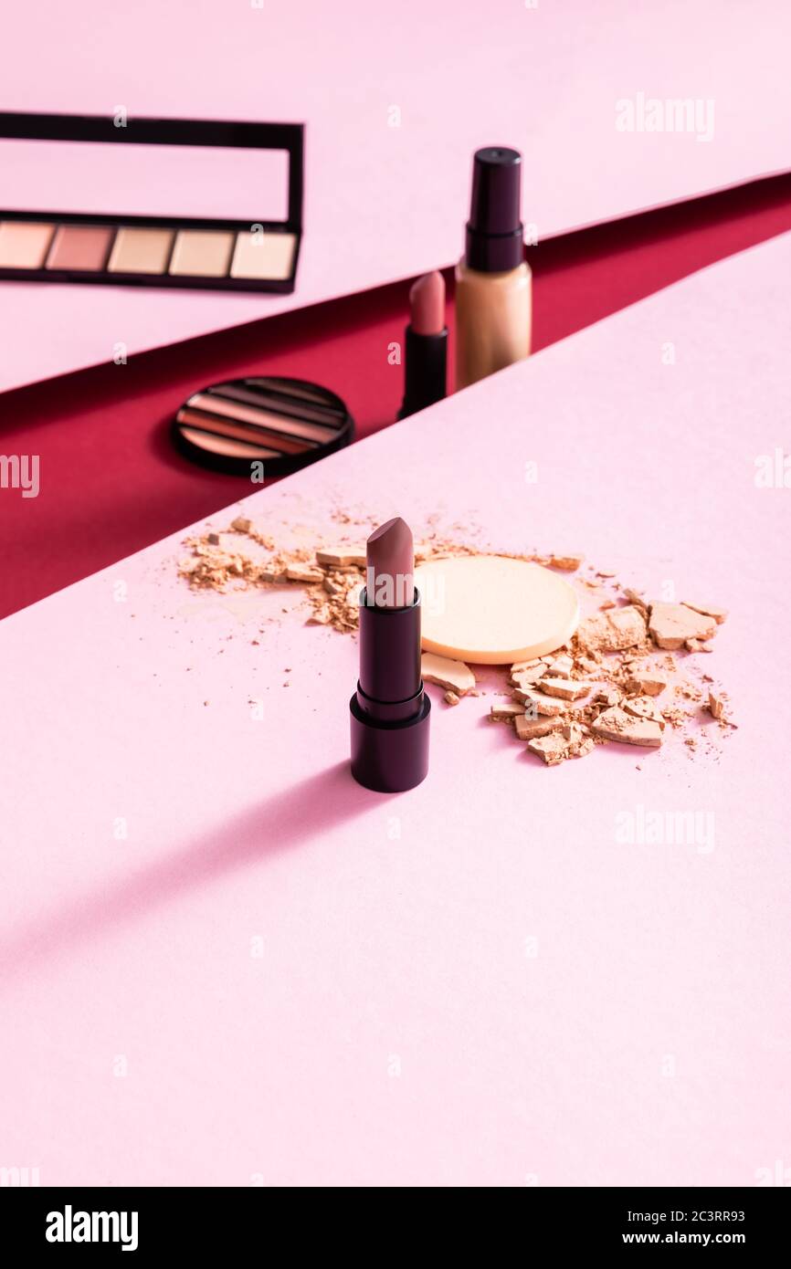 Broken face hi-res stock photography and images - Alamy