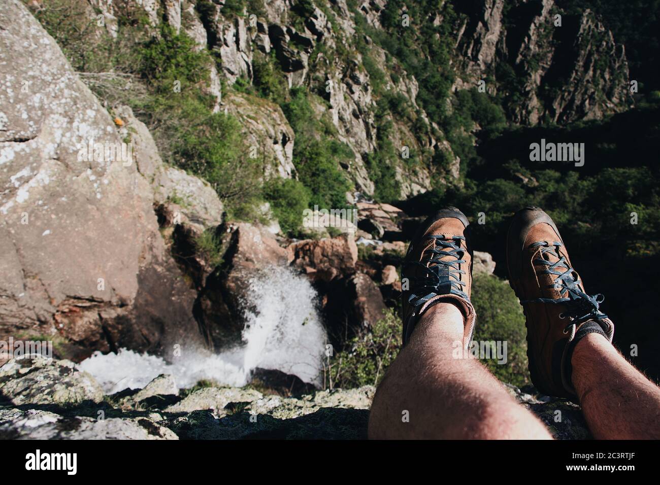 Feet hanging from above hi-res stock photography and images - Alamy