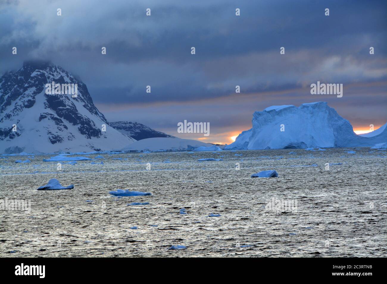 Antarctica landscape hi-res stock photography and images - Alamy