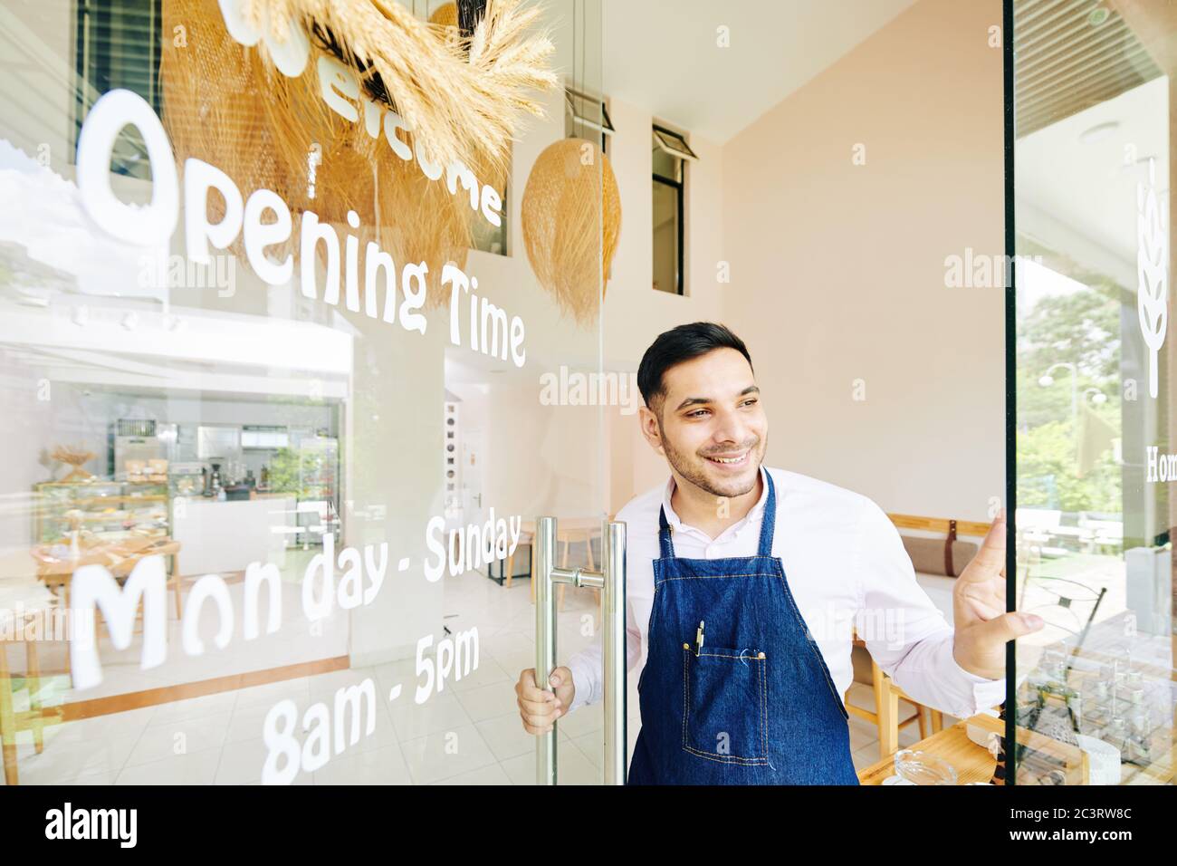 Excited customers hi-res stock photography and images - Alamy