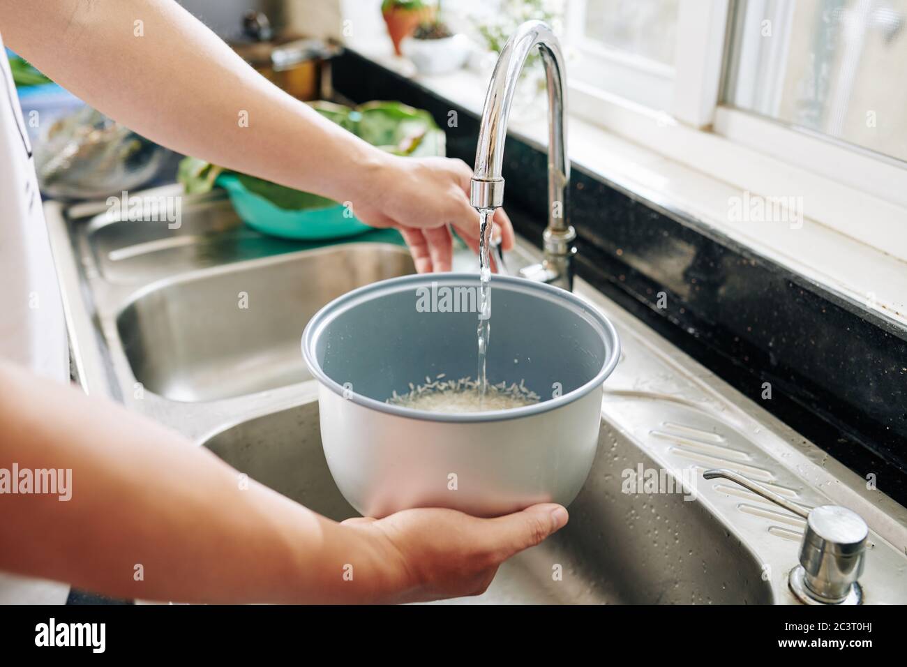 Hand pouring rice hi-res stock photography and images - Alamy