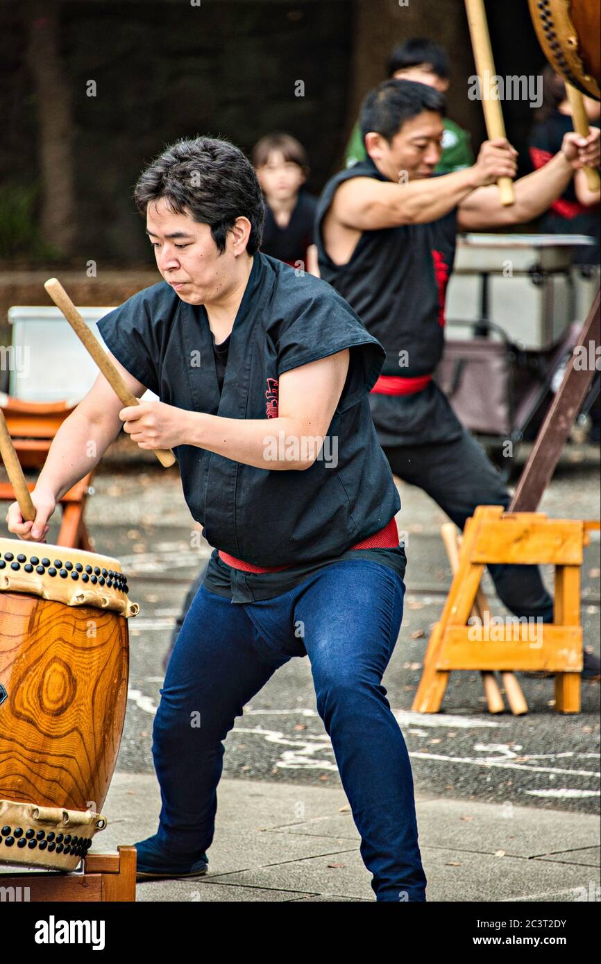 Taiko drummers tokyo hi-res stock photography and images - Alamy