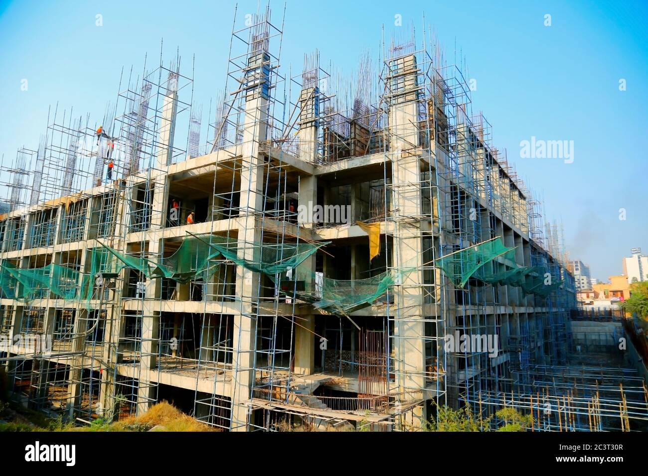 India construction scaffold scaffolding hi-res stock photography and ...
