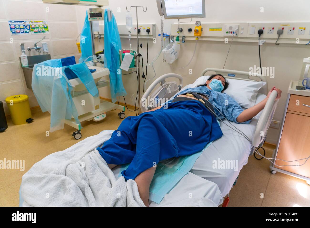 Labour room delivery hi-res stock photography and images - Alamy