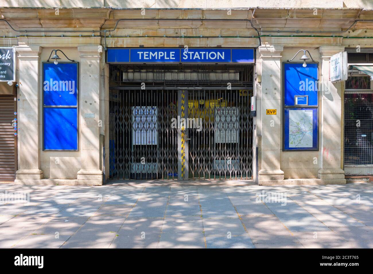 Temple tube station sign hi-res stock photography and images - Alamy