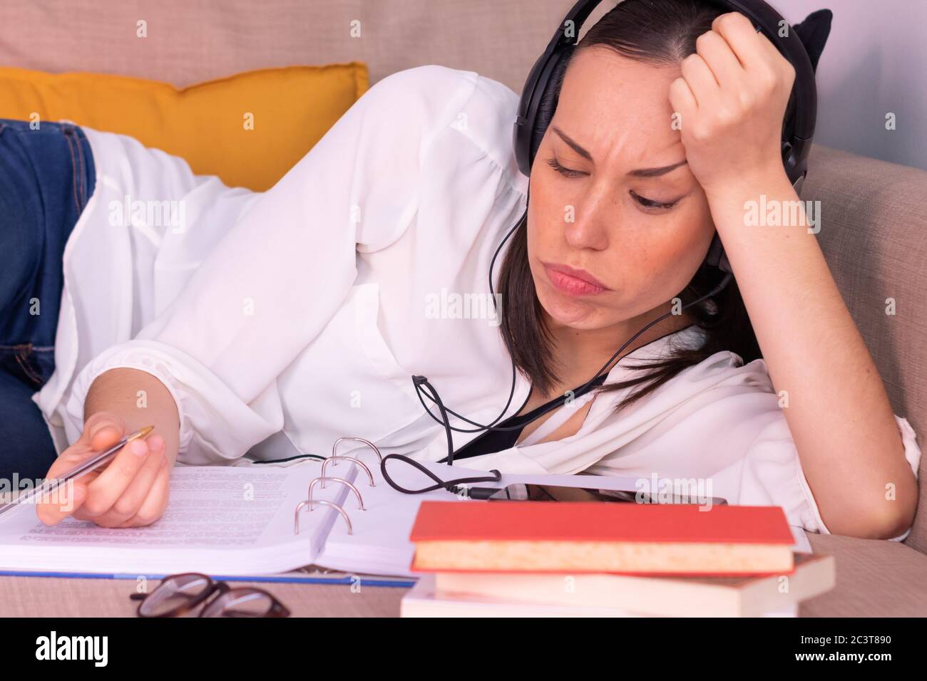 University brunette hi-res stock photography and images - Alamy